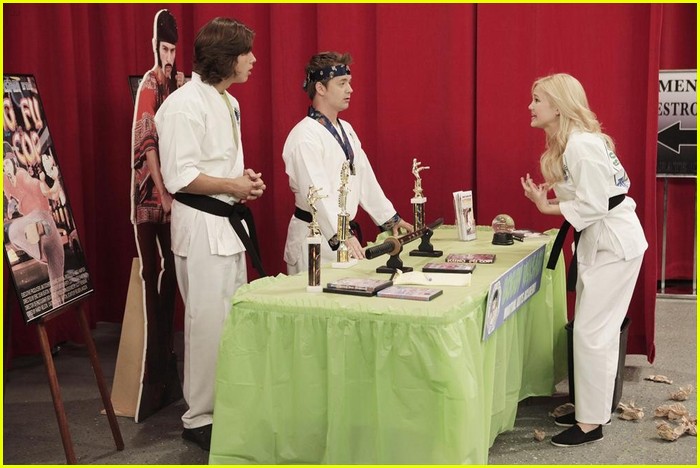 Kelli Berglund is 'Kickin' It' | Photo 600568 - Photo Gallery | Just ...