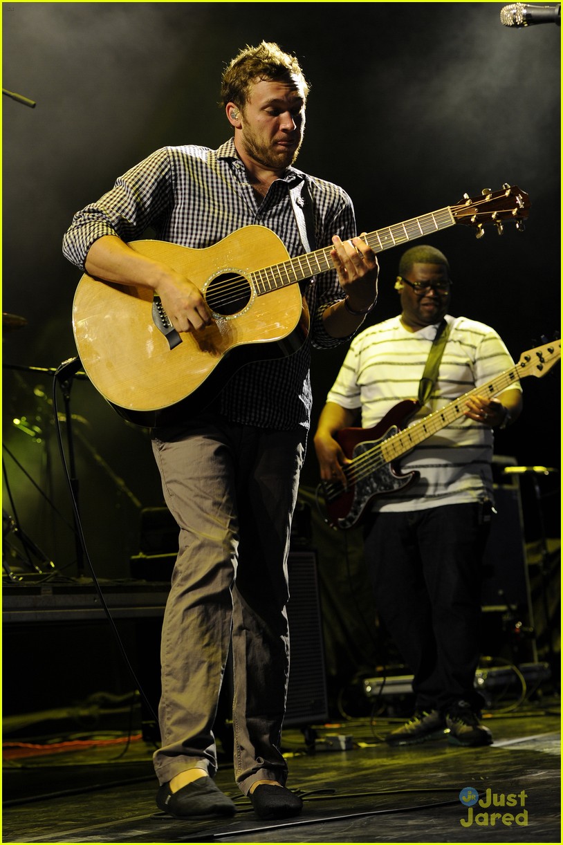 Phillip Phillips: 'World From Side of the Moon' Goes Platinum | Photo ...