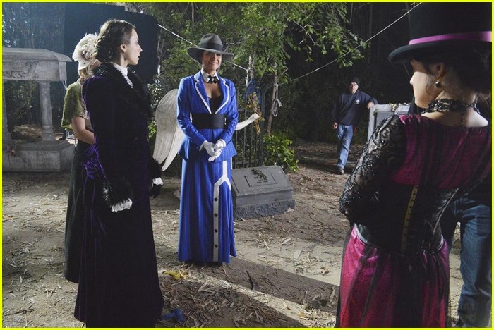 Pretty Little Liars: Halloween Special Promo Pics! | Photo 601596 ...