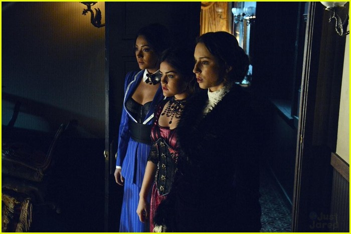 Pretty Little Liars: Halloween Special Promo Pics! | Photo 601604 ...