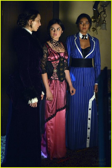 Pretty Little Liars: Halloween Special Promo Pics! | Photo 601606 ...