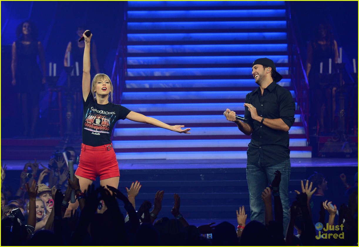 Taylor Swift: 'I Don't Want This Night to End' Performance with Luke ... Taylor Swift: 'I Don't Want This Night to End' Performance with Luke ...