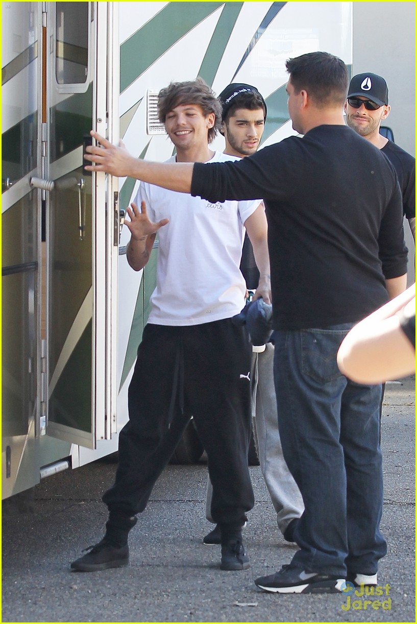 Full Sized Photo of one direction ama performers fan pics 08 | One ...