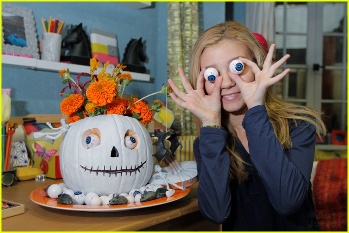 Ross Lynch & Laura Marano Share Pumpkin Pics! | Photo 612739 - Photo ...