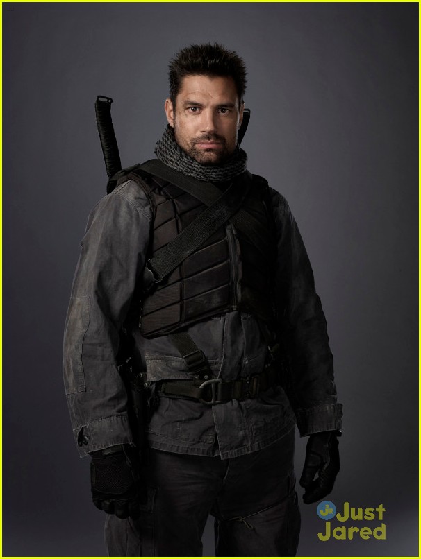 Stephen Amell & Katie Cassidy: New 'Arrow' Promo Pics! | Photo 603816 ...