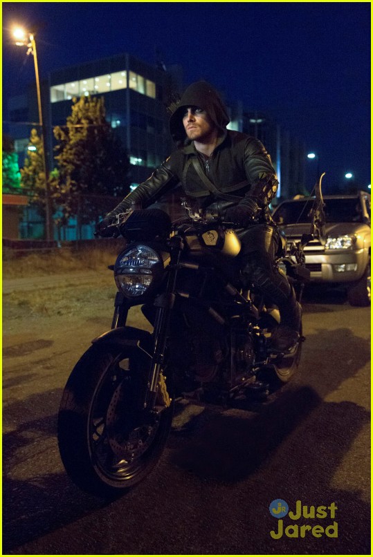 Stephen Amell: New Stills from 'Arrow'! | Photo 607659 - Photo Gallery ...