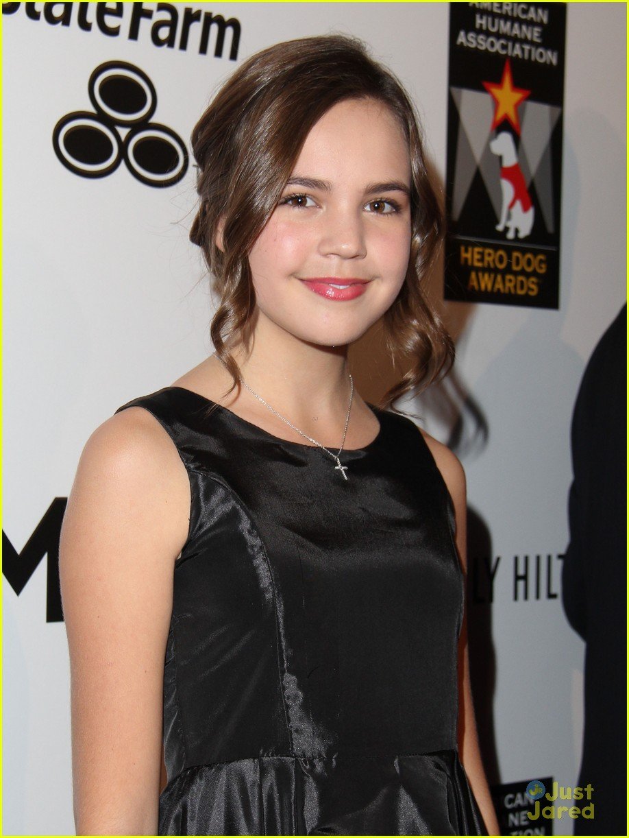 Full Sized Photo of taylor spreitler bailee madison hero dog awards 05 ...