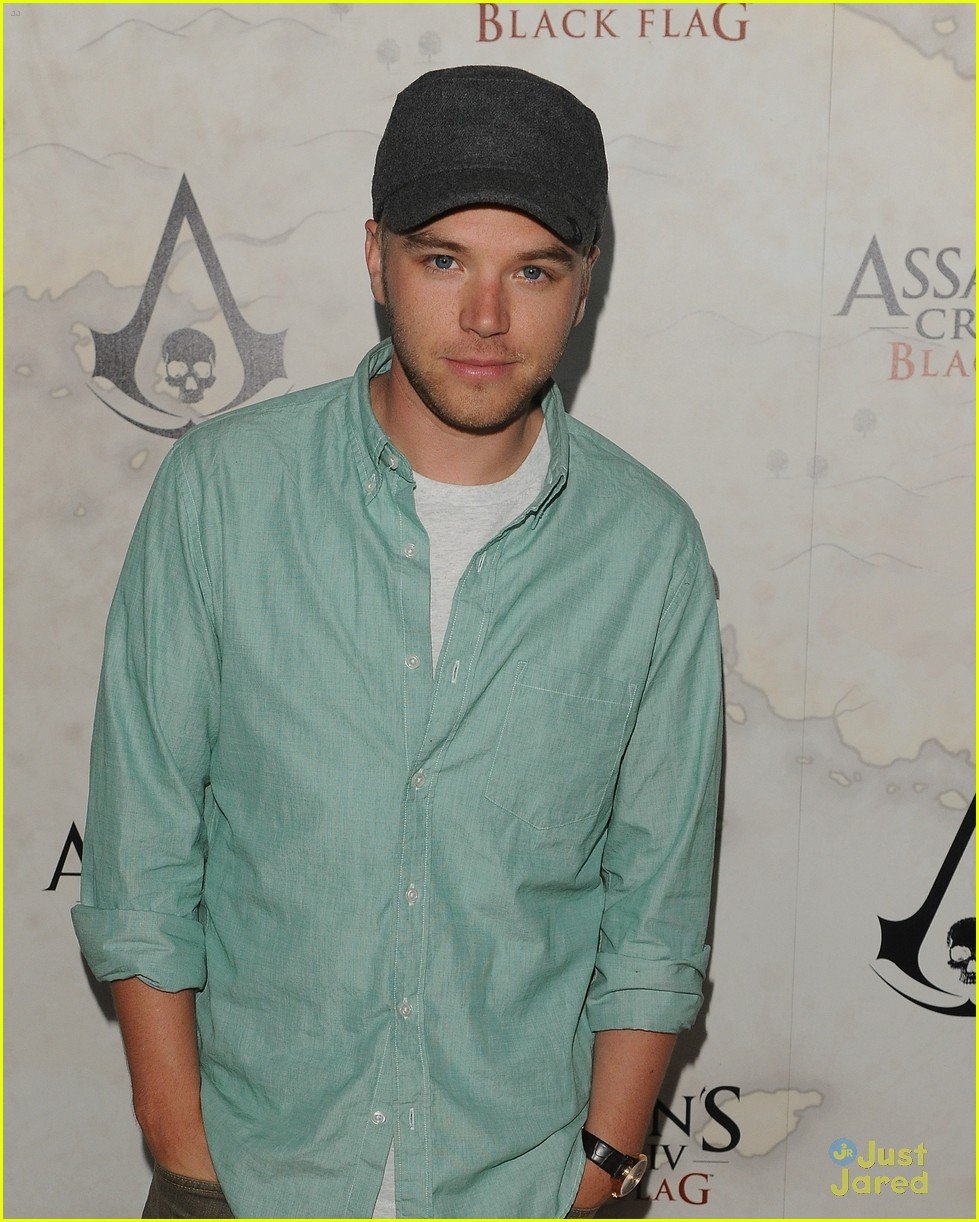 Brett Davern: Assasin's Creed IV Black Flag Launch Party | Photo 610827 ...