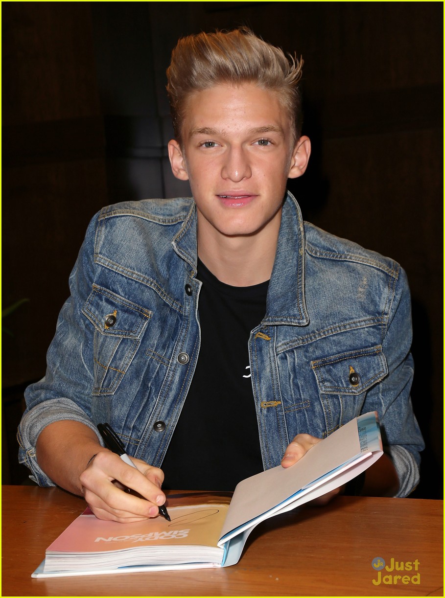 Cody Simpson: Barnes & Noble Book Signing at The Grove | Photo 612649 ...