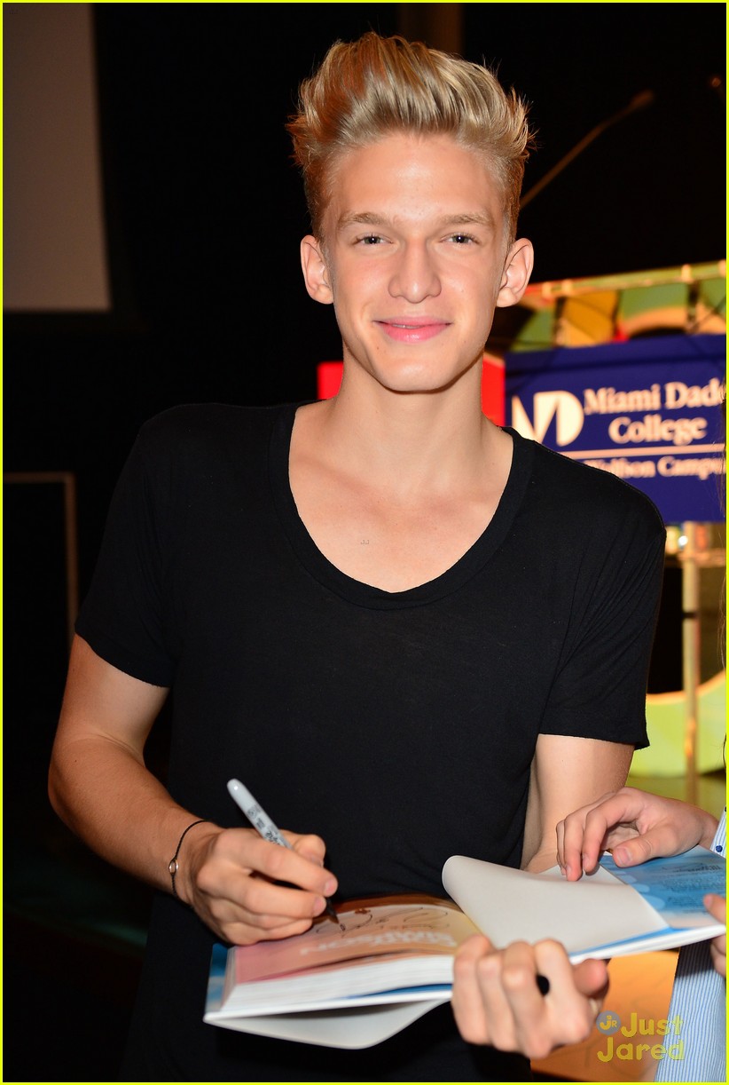 Cody Simpson: Miami Concert & Book Signing | Photo 611069 - Photo ...