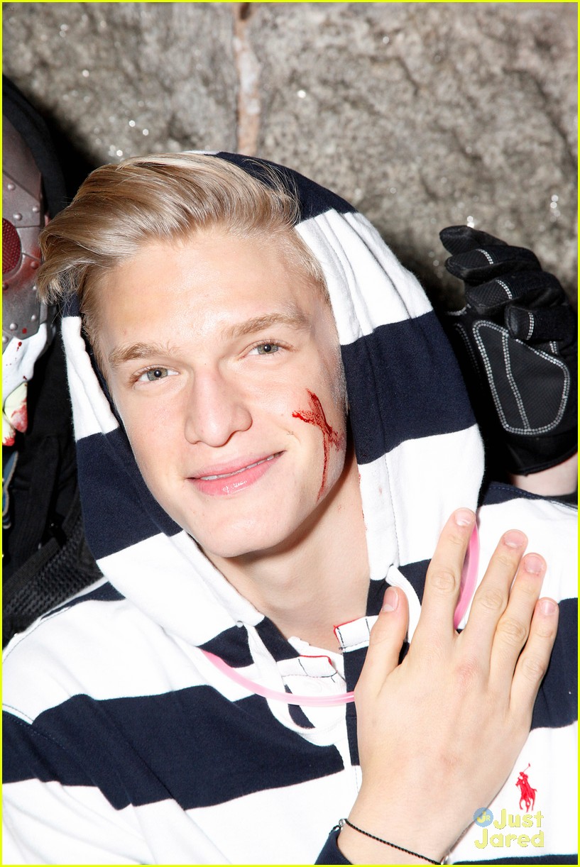 Cody Simpson: 'Terror Behind The Walls' Haunted House! | Photo 611902 ...