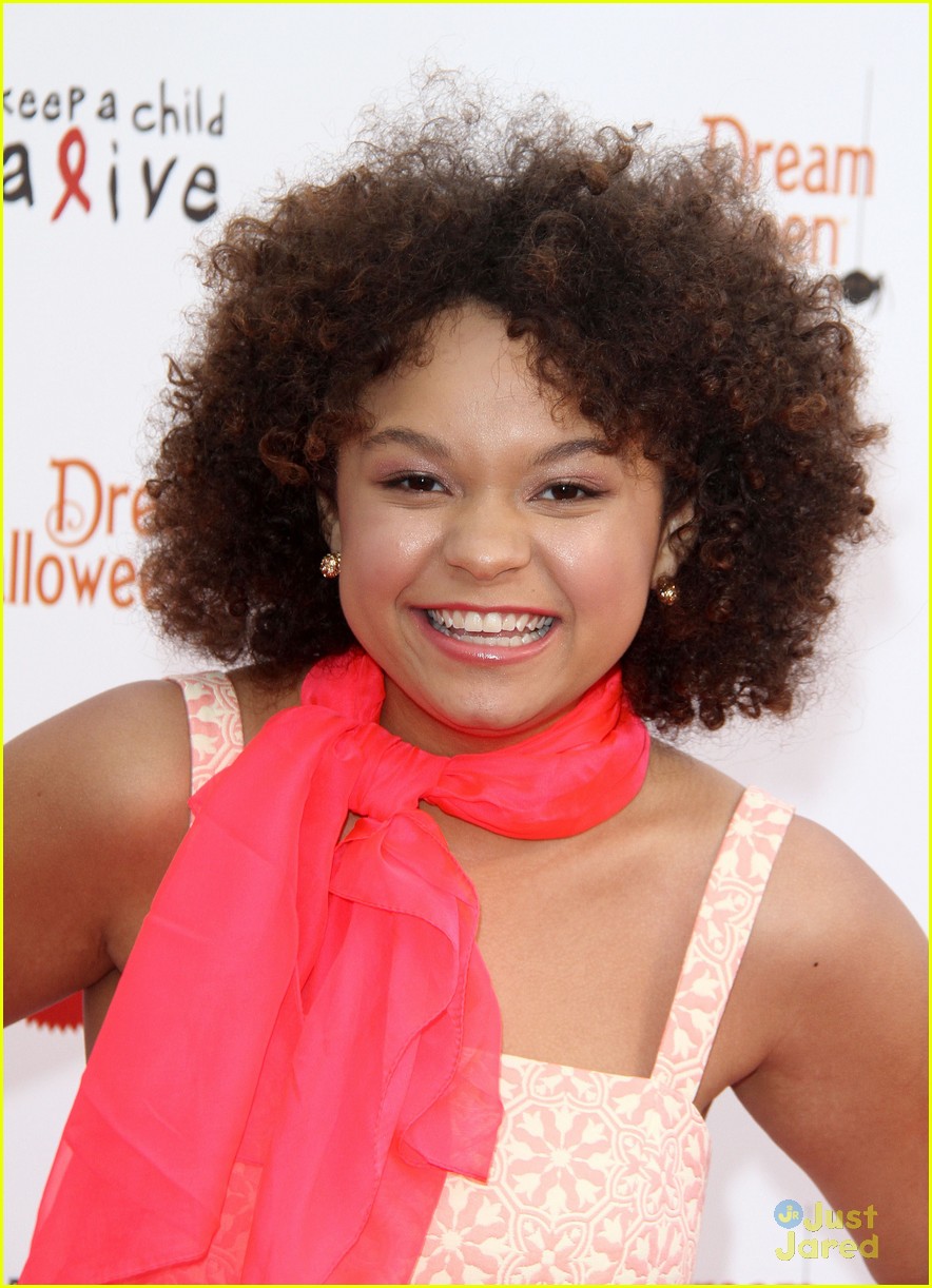 Rachel Crow & Tori Kelly: Dream Halloween Performers | Photo 611856 ...