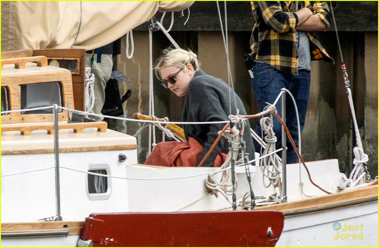 Dakota Fanning: 'Franny' Shooting in Philly! | Photo 610677 - Photo ...