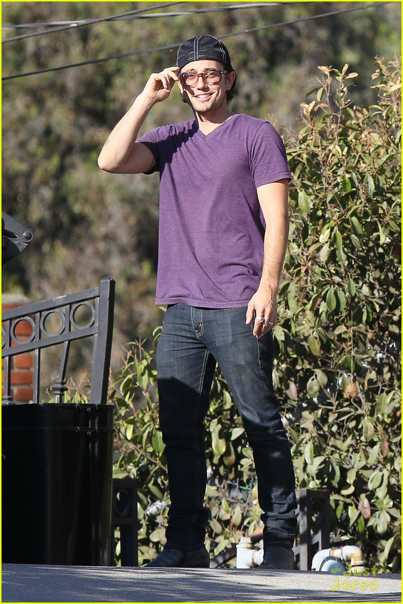 Jackson Rathbone: Home Clean Up with Sheila & Baby Roe | Photo 604898 ...