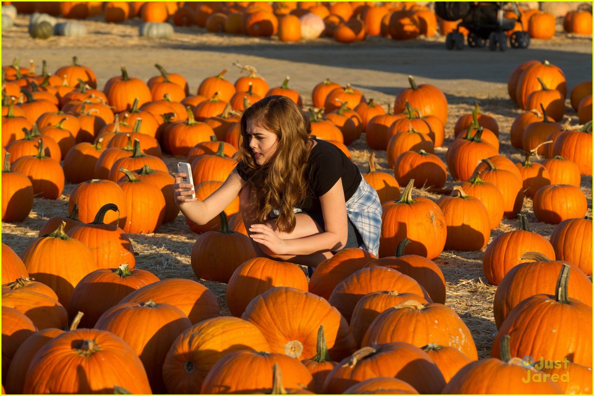 McKaley Miller: Pumpkin Patch Pretty | Photo 610375 - Photo Gallery ...
