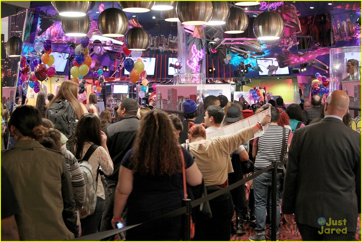 Miley Cyrus: 'Bangerz' Promo in NYC | Photo 606105 - Photo Gallery ...