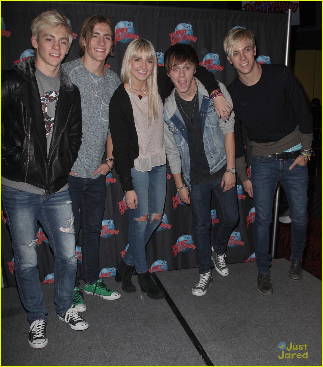 R5: Planet Hollywood Stop! | Photo 612736 - Photo Gallery | Just Jared Jr.