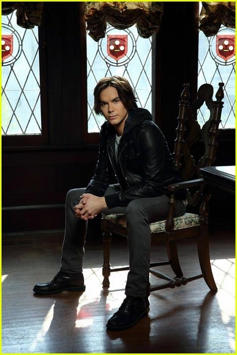 'Ravenswood': Even More Cast Pics & Extended Preview! | Photo 608745 ...