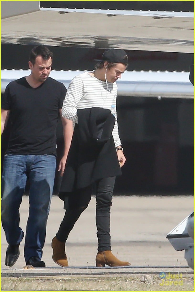 Harry Styles Waves Goodbye to Australia | Photo 606433 - Photo Gallery ...