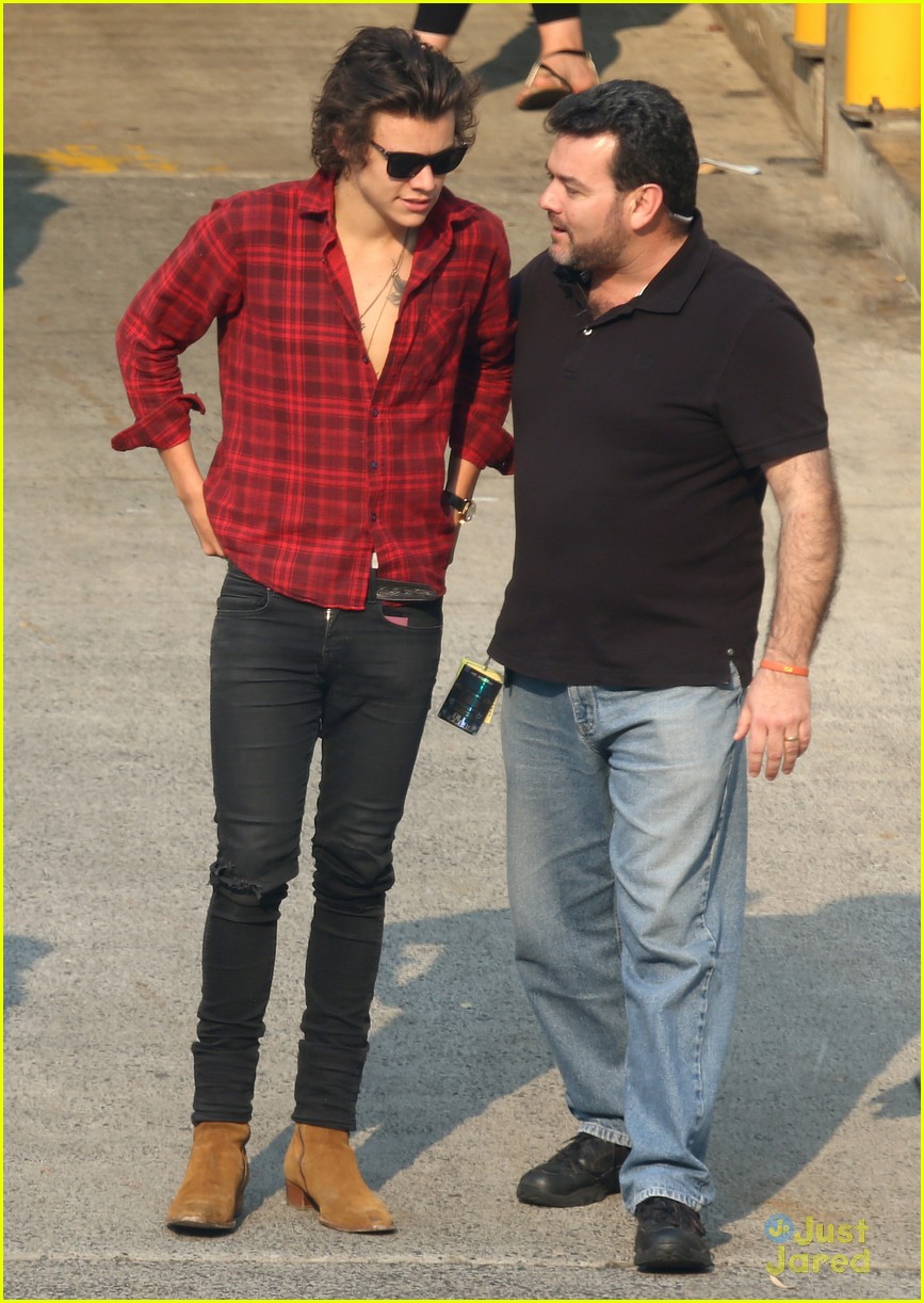 Harry Styles Says Hello to Sydney | Photo 611323 - Photo Gallery | Just ...