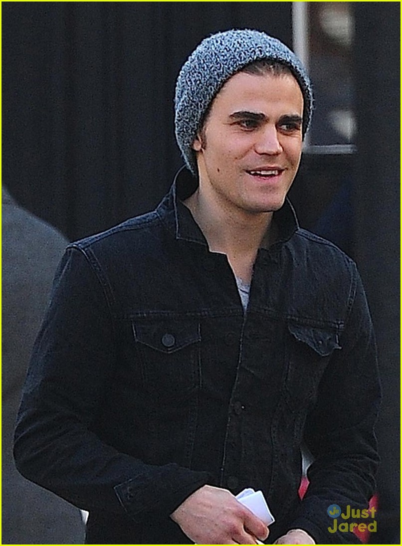 Paul Wesley Takes a Stroll in NYC | Photo 607471 - Photo Gallery | Just ...