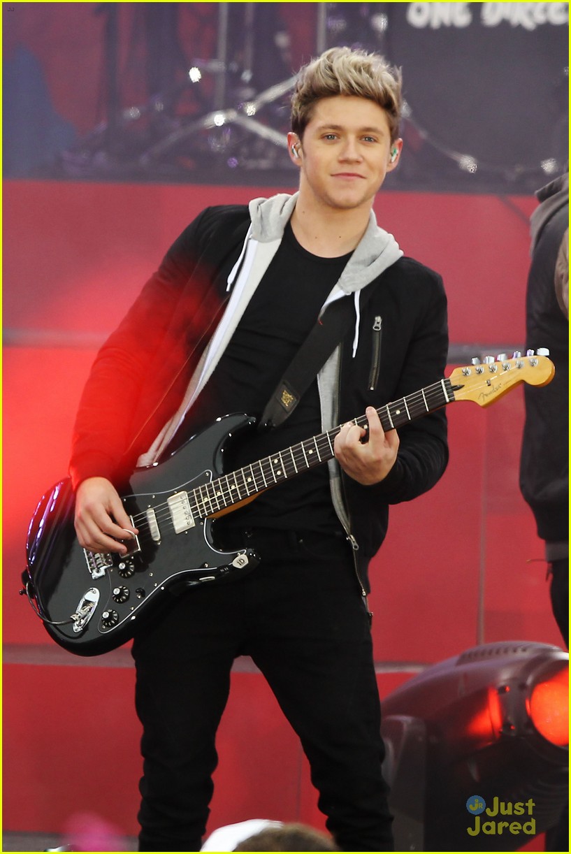 One Direction Performs Four Songs on 'Good Morning America' - Watch Now ...