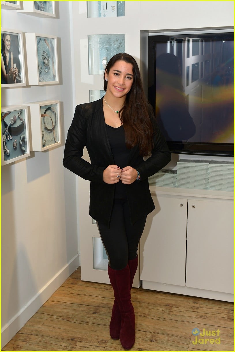 Aly Raisman: Pandora Store Stop | Photo 615470 - Photo Gallery | Just ...