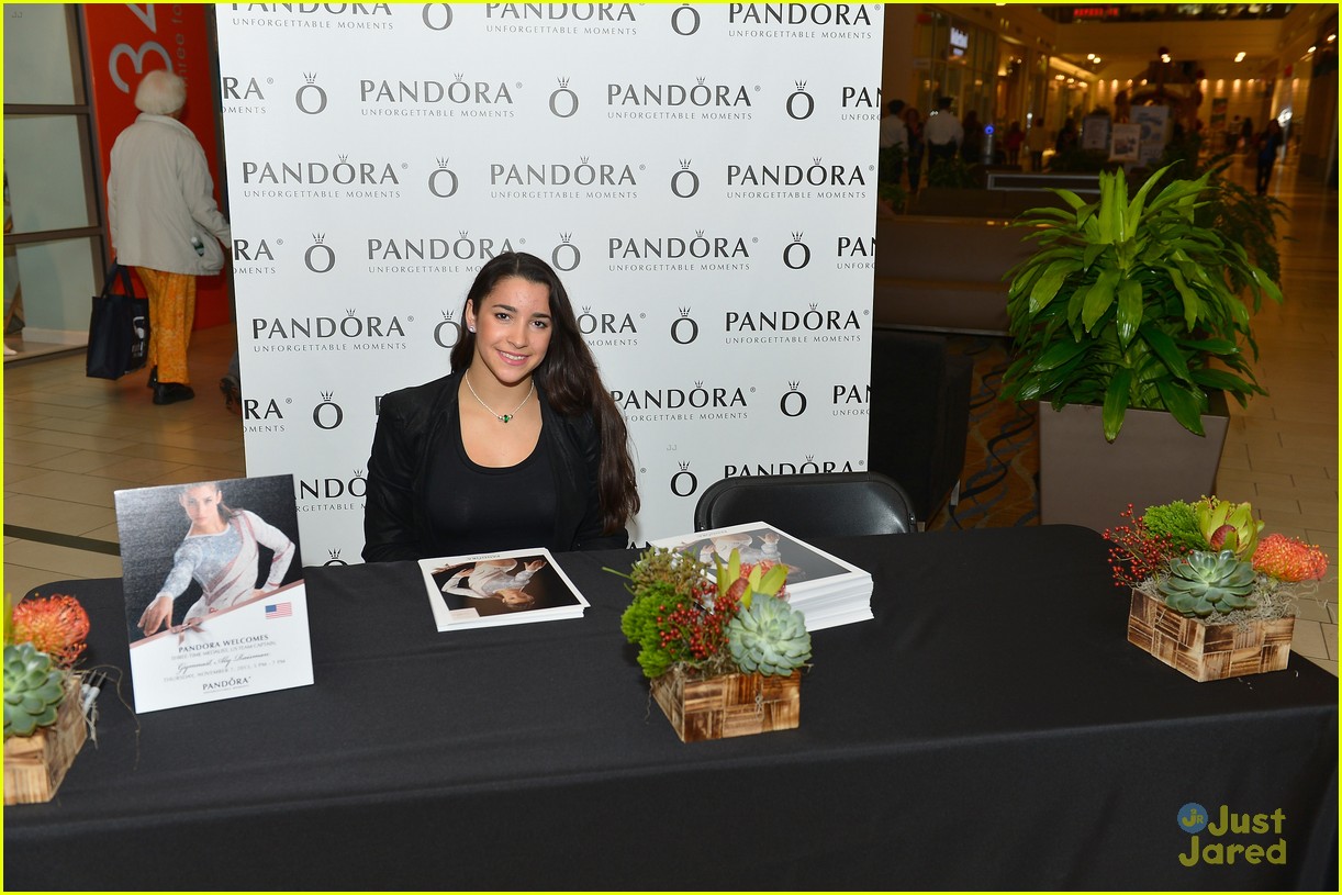 Aly Raisman: Pandora Store Stop | Photo 615474 - Photo Gallery | Just ...