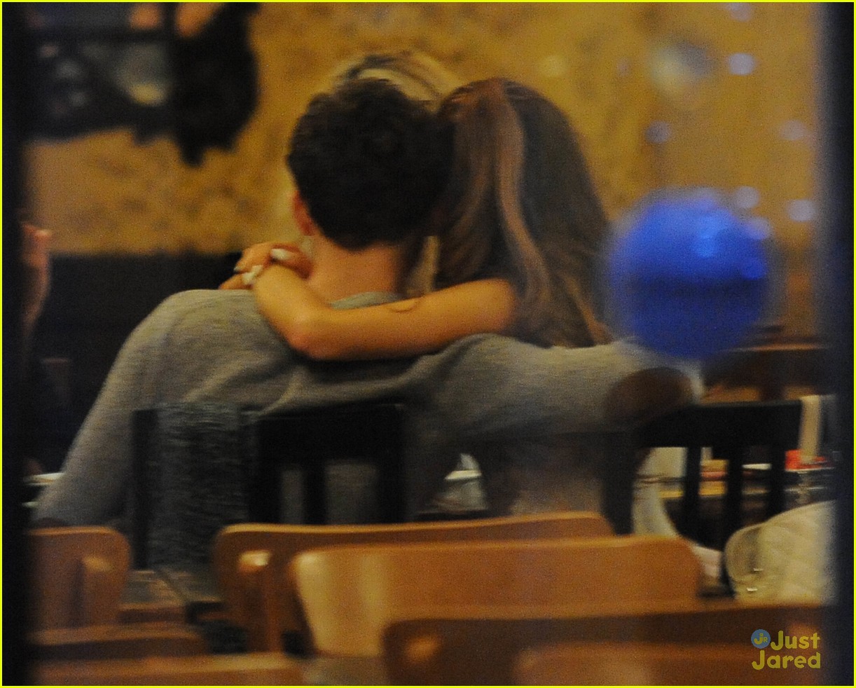 Ariana Grande & Nathan Skyes: Kisses at Manna Restaurant | Photo 615412 ...