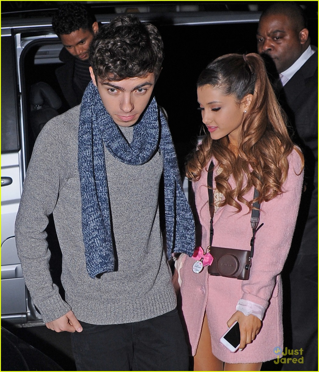 Ariana Grande & Nathan Skyes: Kisses at Manna Restaurant | Photo 615415 ...