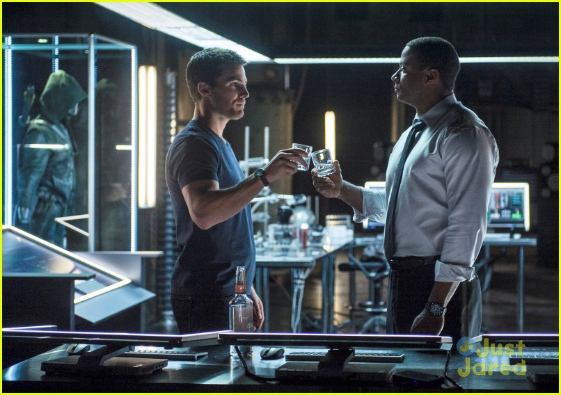Arrow League Of Assassins Airs Tonight Photo 614493 Photo Gallery Just Jared Jr