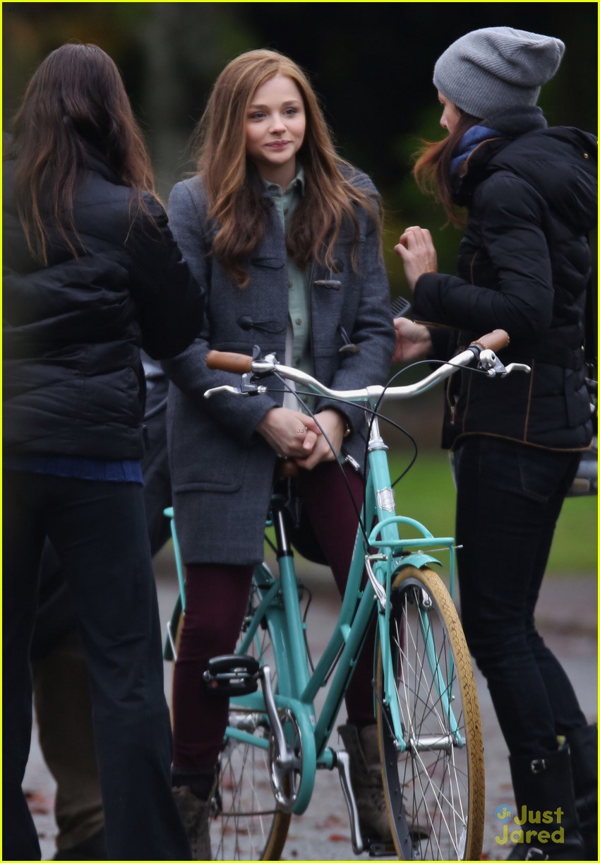 Chloe Moretz: Bike-Riding Beauty for 'If I Stay' | Photo 617776 - Photo ...