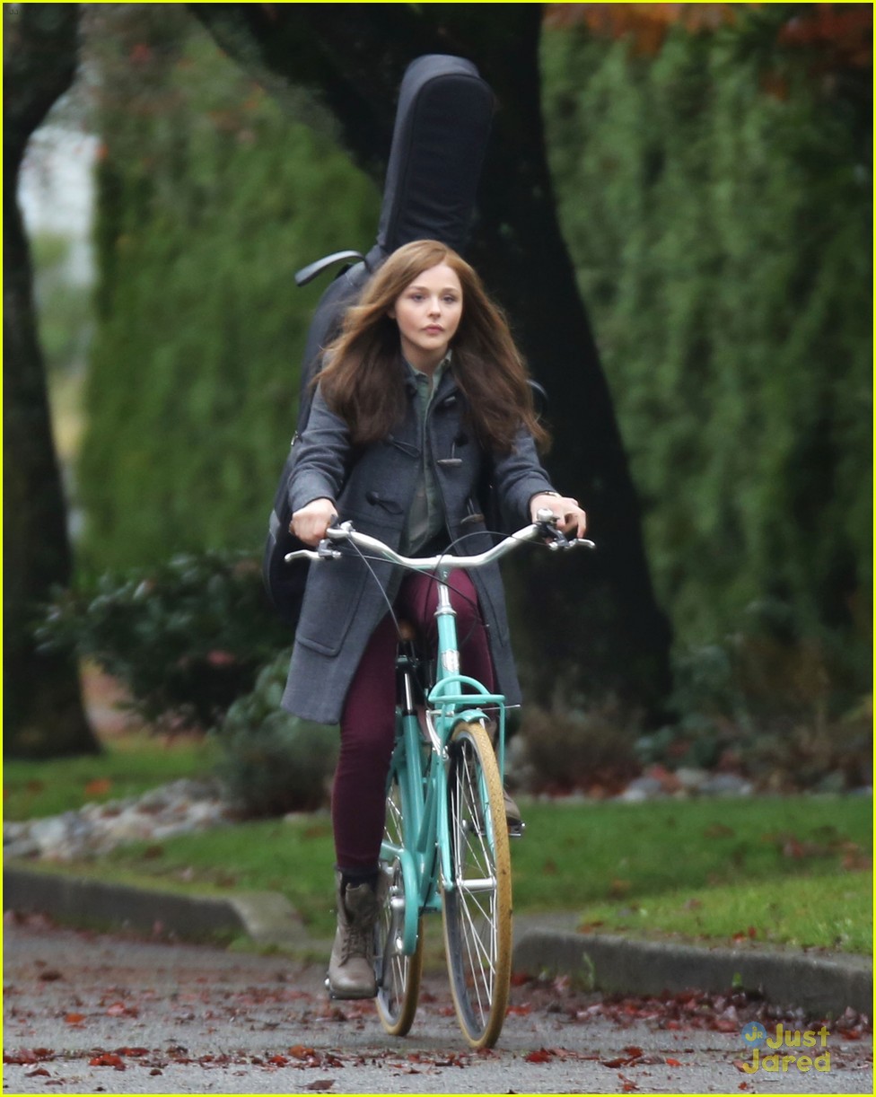 Chloe Moretz: Bike-Riding Beauty for 'If I Stay' | Photo 617793 - Photo ...
