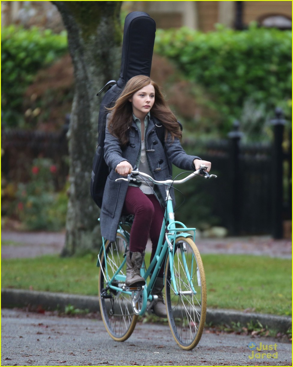 Chloe Moretz: Bike-Riding Beauty for 'If I Stay' | Photo 617796 - Photo ...