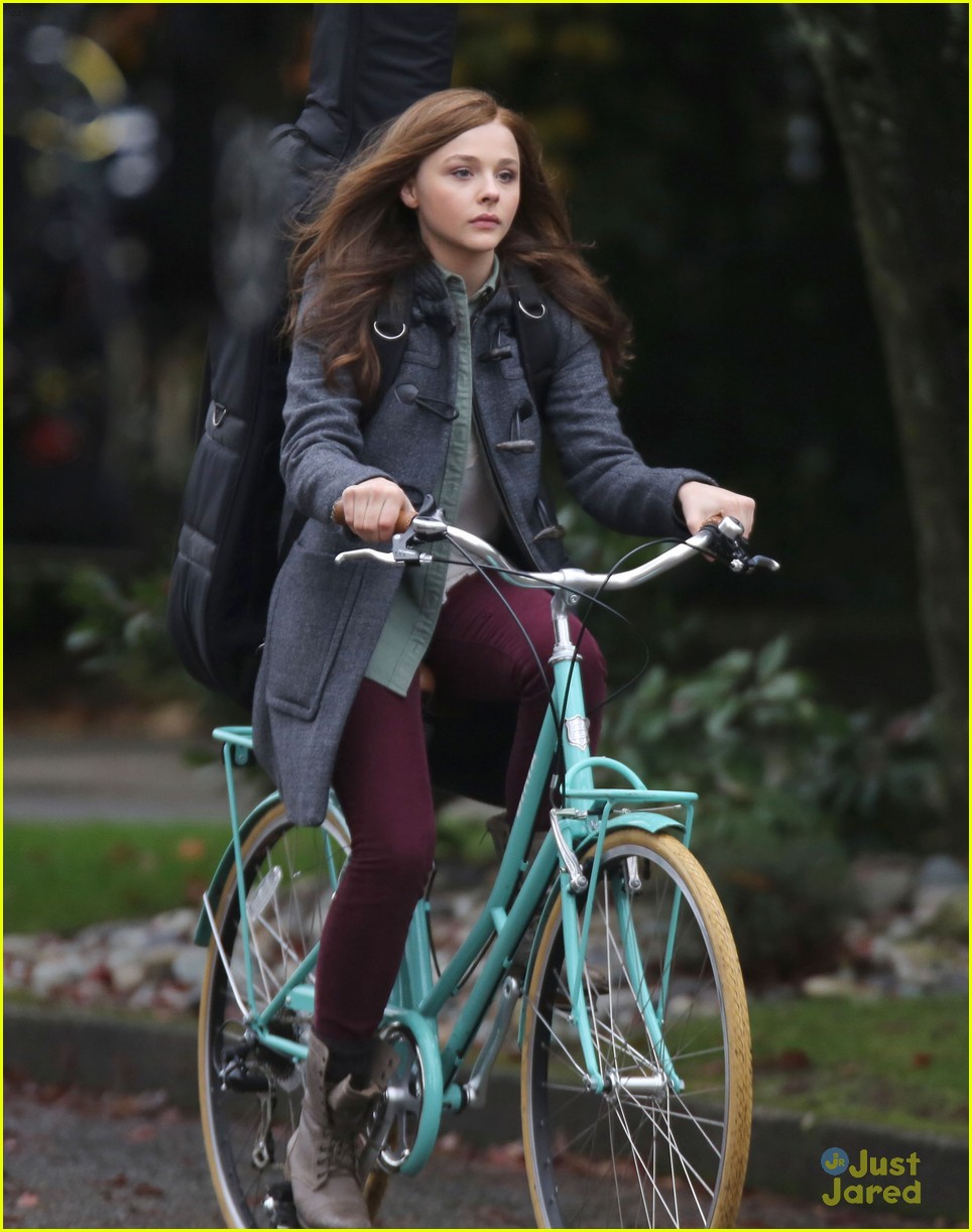 Chloe Moretz: Bike-Riding Beauty for 'If I Stay' | Photo 617799 - Photo ...