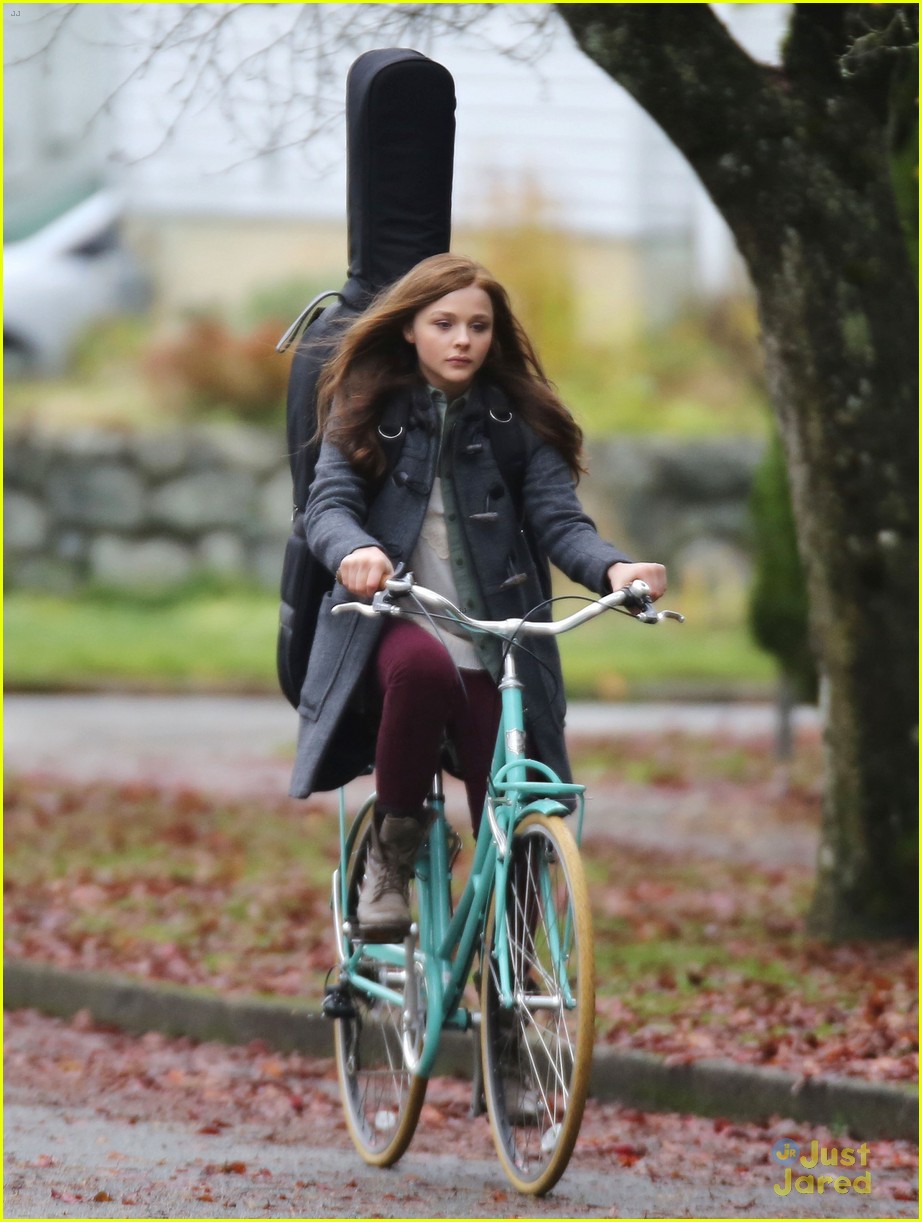 Chloe Moretz: Bike-Riding Beauty for 'If I Stay' | Photo 617800 - Photo ...