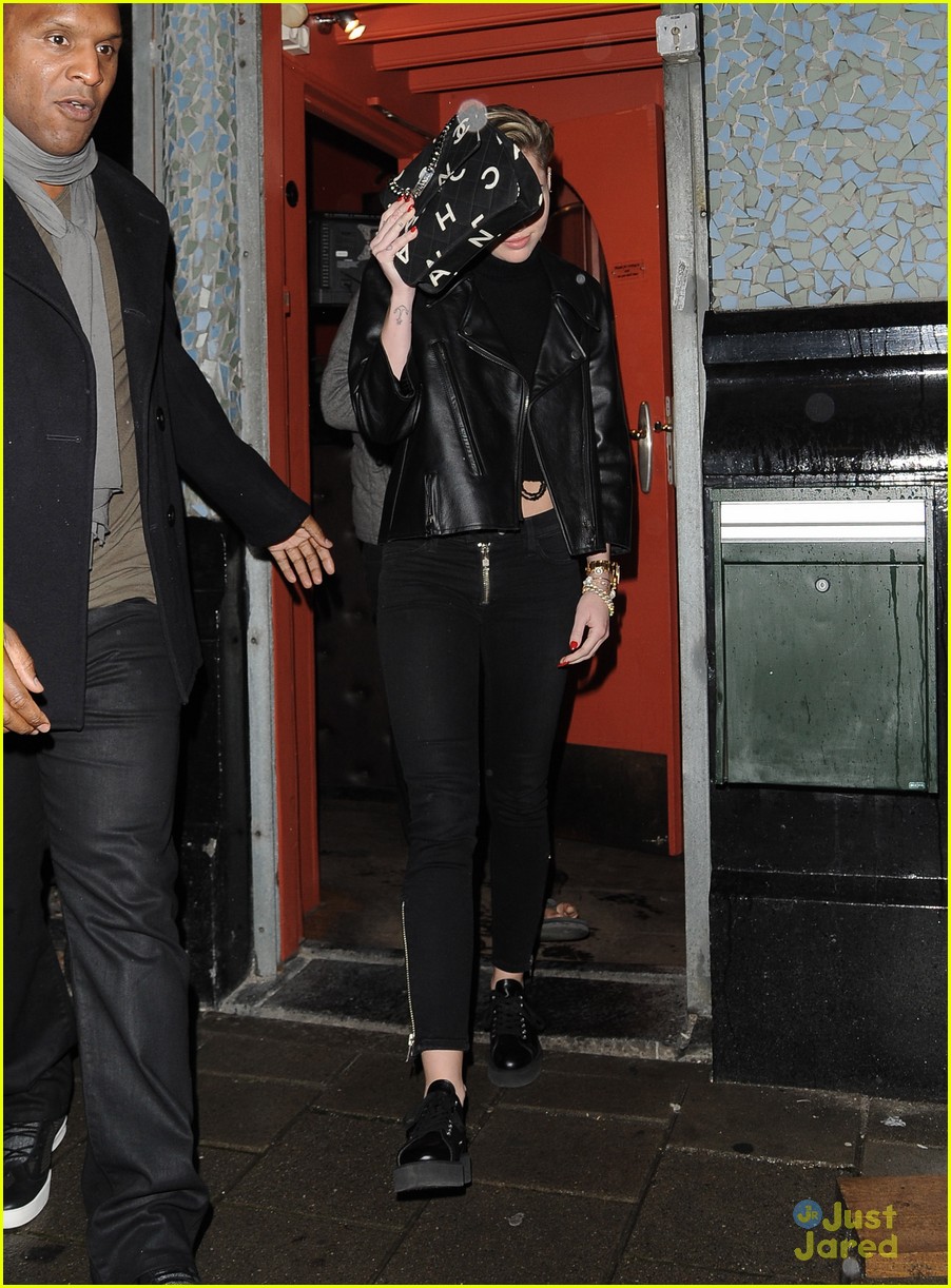 Miley Cyrus: Coffee Cutie with Cara Delevingne! | Photo 615717 - Photo ...