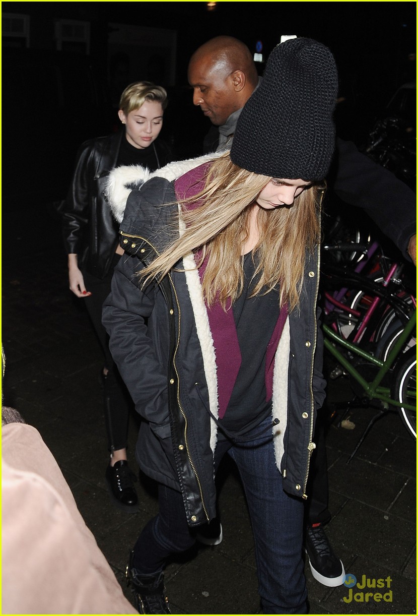 Miley Cyrus: Coffee Cutie with Cara Delevingne! | Photo 615723 - Photo ...