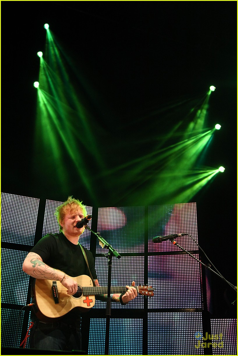 Ed Sheeran: Gingerbread Man for Halloween Concert! | Photo 613362 ...