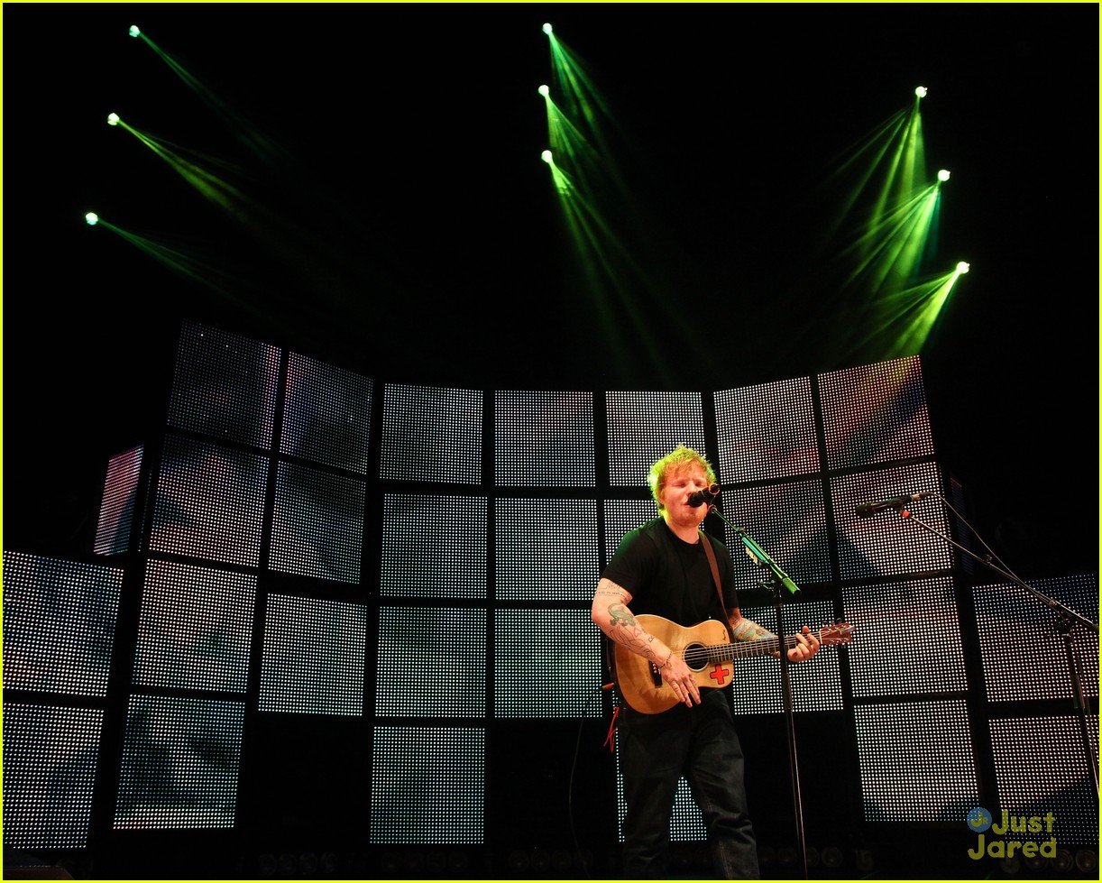 Ed Sheeran: Gingerbread Man for Halloween Concert! | Photo 613378 ...