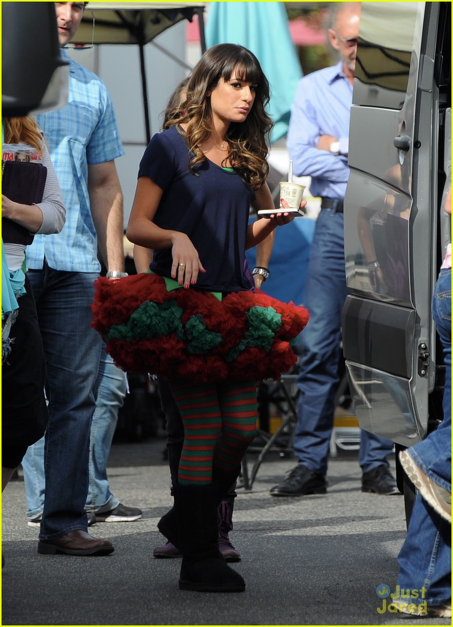 Lea Michele & Naya Rivera: Christmas Scenes for 'Glee'! | Photo 615384 - Photo Gallery | Just ...