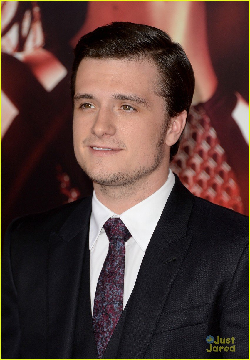 Full Sized Photo of josh hutcherson catching fire la premiere 12 | Josh ...