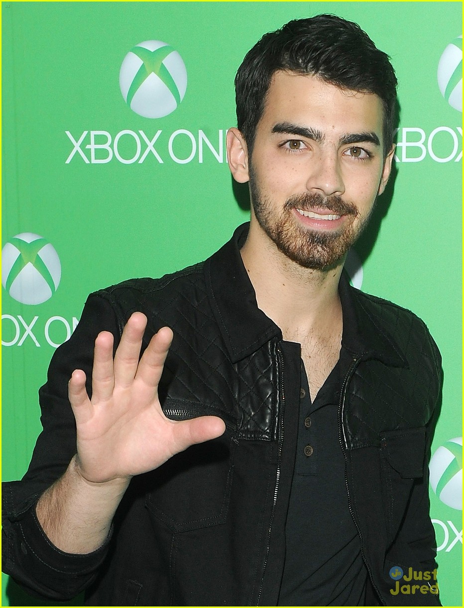 Joe & Kevin Jonas: Xbox One Launch | Photo 620708 - Photo Gallery ...