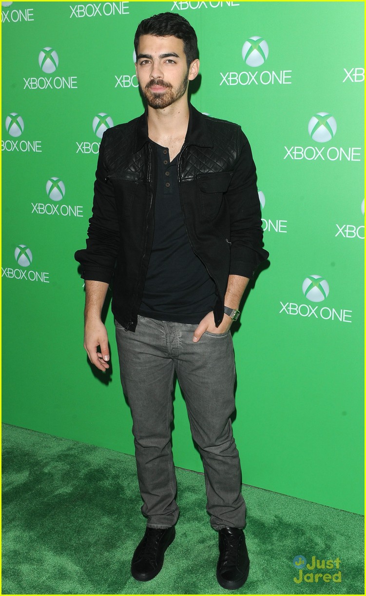 Joe & Kevin Jonas: Xbox One Launch | Photo 620712 - Photo Gallery ...