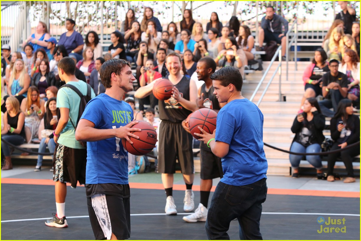 Josh Hutcherson Honors Zachary Kerr for the TeenNick Halo Awards 2013 ...