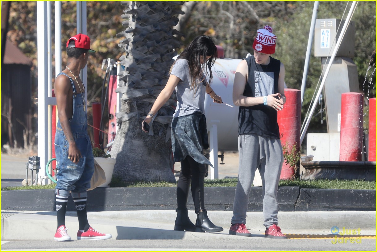 Kylie Jenner Gas Station Stop With Lil Twist Photo 613143 Photo Gallery Just Jared Jr