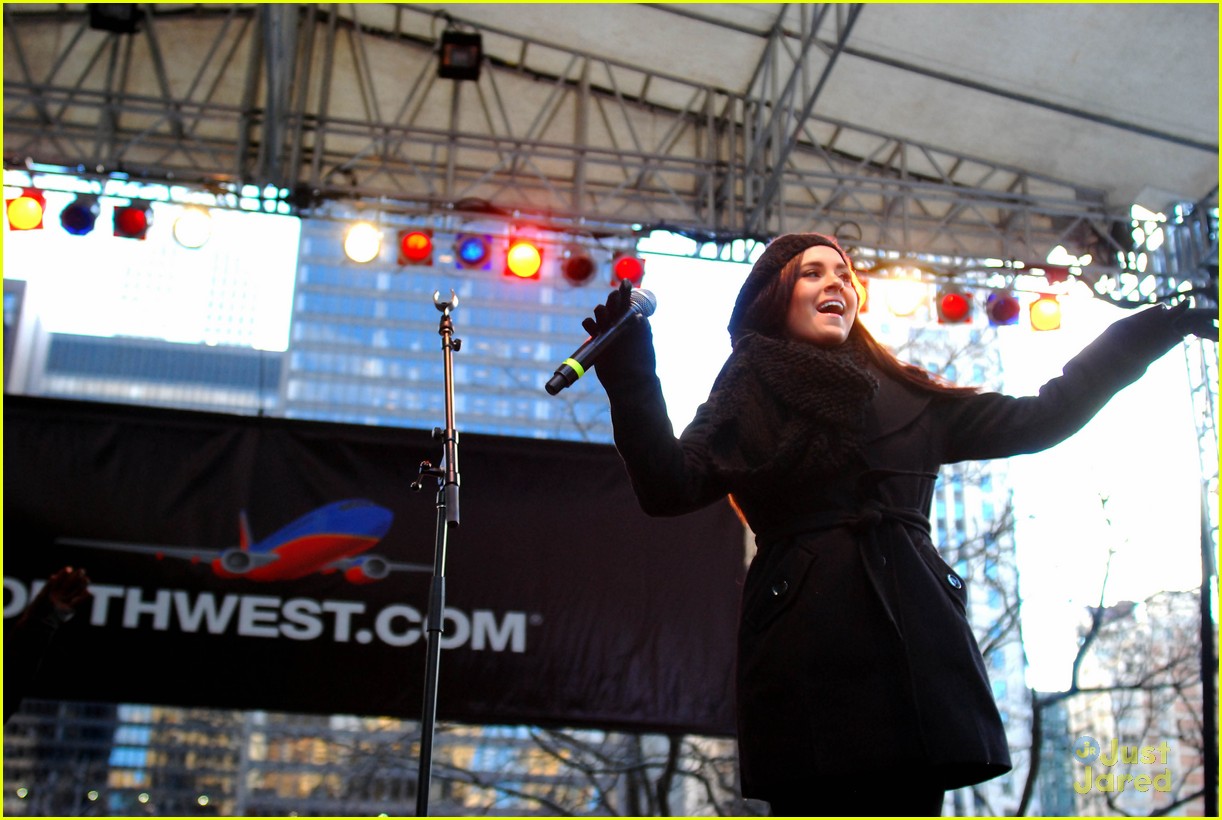 Megan & Liz Announce 'O Holy Night' Video & Download! | Photo 621410 ...