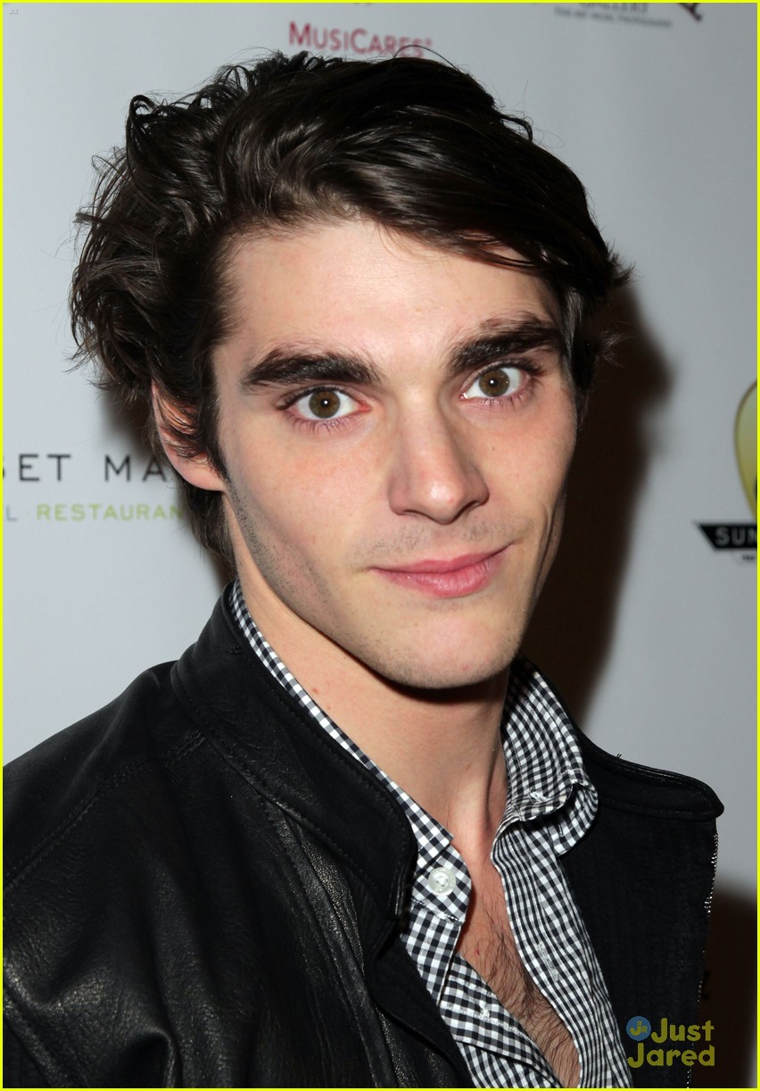 RJ Mitte Shares The Joy with Cost Plus World Market | Photo 622112 ...
