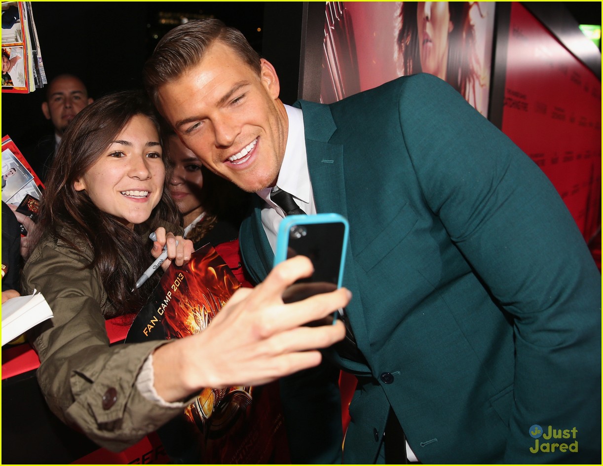 Stephanie Leigh Schlund & Alan Ritchson: Cashmere & Gloss at 'Catching ...