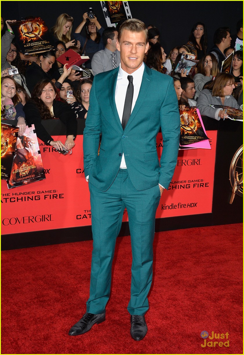 Stephanie Leigh Schlund & Alan Ritchson: Cashmere & Gloss at 'Catching ...